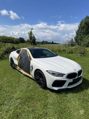 Balts BMW M8 2020 Molėtai, ar dzinēja tilpumu 4.40 L un nobraukumu 50 tūkst. km par 45000 €, foto 4 vietnē AUTOMOTO.COM.LV