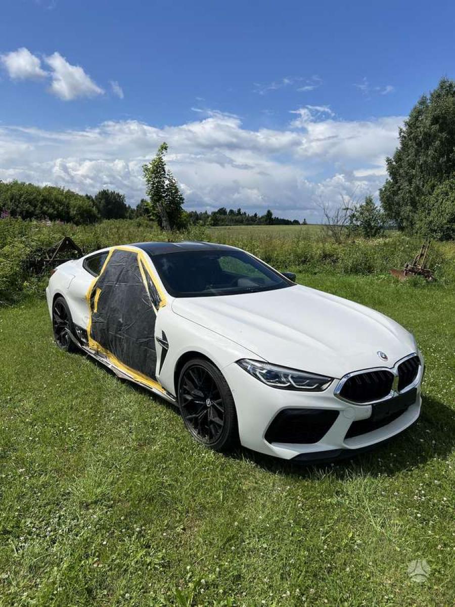 Balts BMW M8 2020 Molėtai, ar dzinēja tilpumu 4.40 L un nobraukumu 50 tūkst. km par 45000 €, foto 4 vietnē AUTOMOTO.COM.LV