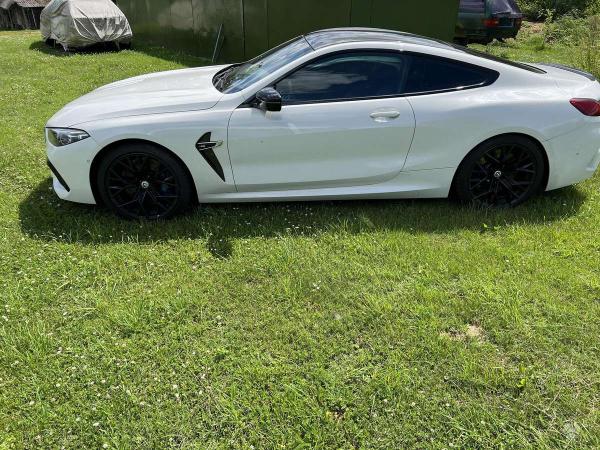 Balts BMW M8 2020 Molėtai, ar dzinēja tilpumu 4.40 L un nobraukumu 50 tūkst. km par 45000 €, foto 7 vietnē AUTOMOTO.COM.LV