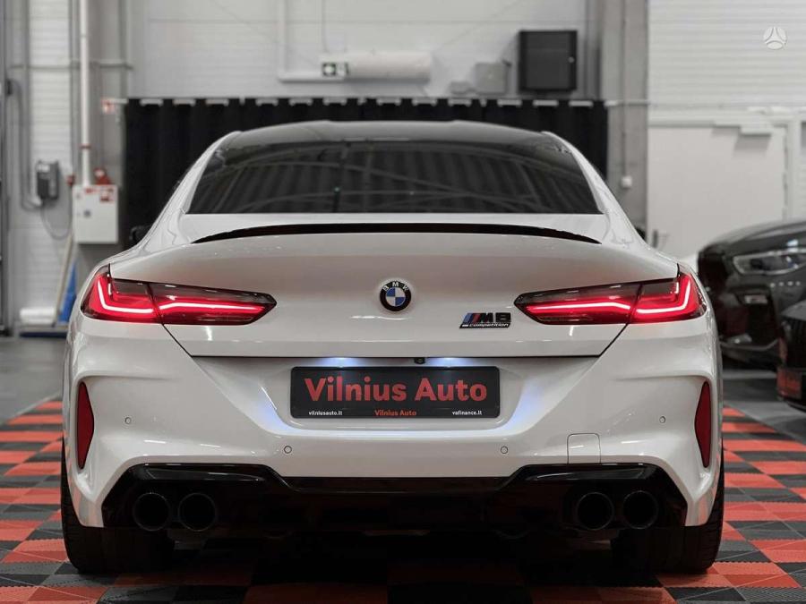 White BMW M8 2020 in Vilnius, with an engine capacity of 4.40 L and mileage of 58 thousand km for 72999 €, photo 5 on AUTOMOTO.COM.LV