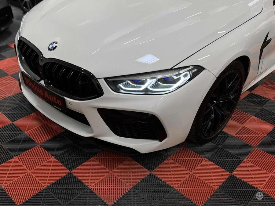 White BMW M8 2020 in Vilnius, with an engine capacity of 4.40 L and mileage of 58 thousand km for 72999 €, photo 7 on AUTOMOTO.COM.LV