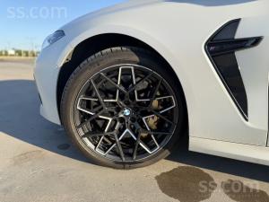 White BMW M8 2022 in Liepaja, with an engine capacity of 4.40 L and mileage of 72 thousand km for 82000 €, photo 11 on AUTOMOTO.COM.LV