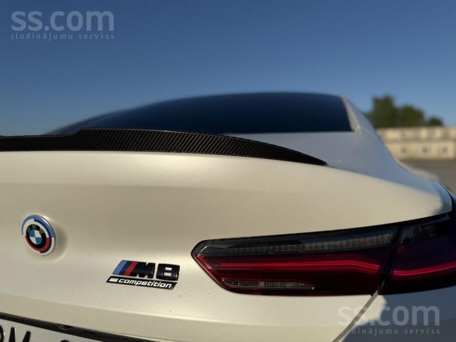 White BMW M8 2022 in Liepaja, with an engine capacity of 4.40 L and mileage of 72 thousand km for 82000 €, photo 14 on AUTOMOTO.COM.LV