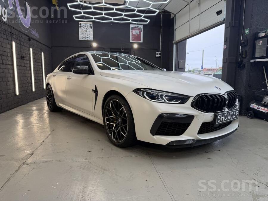 Белый БМВ M8 2022 в Лиепая, объемом двигателя 4.40 л и пробегом 72 тыс. км за 82000 €, фото 1 на AUTOMOTO.COM.LV