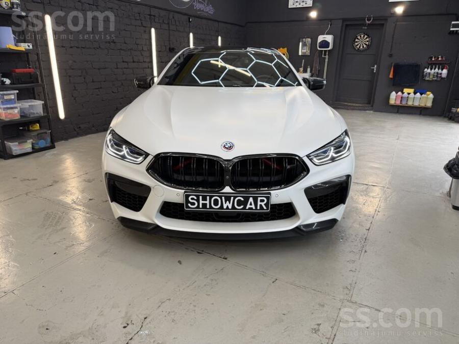 Белый БМВ M8 2022 в Лиепая, объемом двигателя 4.40 л и пробегом 72 тыс. км за 82000 €, фото 3 на AUTOMOTO.COM.LV