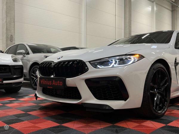 Белый БМВ M8 2022 в Вильнюс, объемом двигателя 4.40 л и пробегом 37 тыс. км за 69999 €, фото 7 на AUTOMOTO.COM.LV