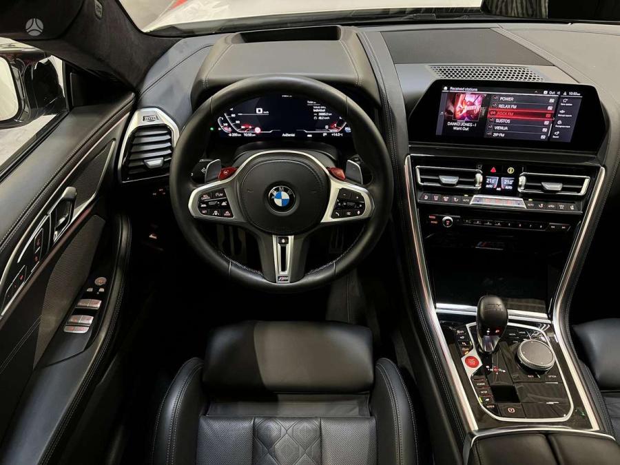 Белый БМВ M8 2022 в Вильнюс, объемом двигателя 4.40 л и пробегом 37 тыс. км за 69999 €, фото 26 на AUTOMOTO.COM.LV