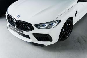 White BMW M8 2022 in Vilnius, with an engine capacity of 4.40 L and mileage of 49 thousand km for 57999 €, photo 8 on AUTOMOTO.COM.LV