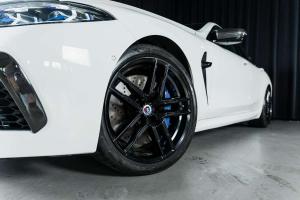 White BMW M8 2022 in Vilnius, with an engine capacity of 4.40 L and mileage of 49 thousand km for 57999 €, photo 13 on AUTOMOTO.COM.LV