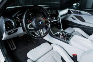 White BMW M8 2022 in Vilnius, with an engine capacity of 4.40 L and mileage of 49 thousand km for 57999 €, photo 19 on AUTOMOTO.COM.LV