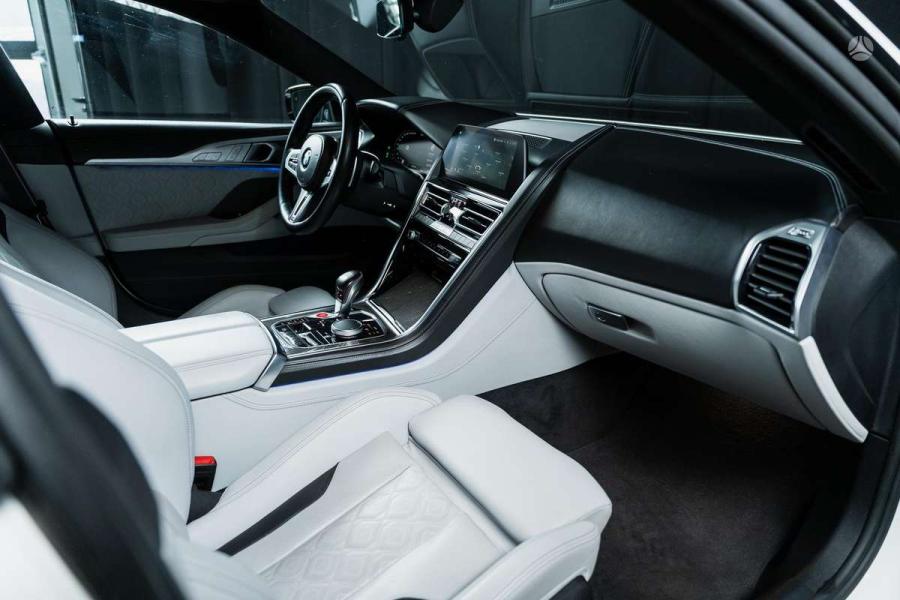 White BMW M8 2022 in Vilnius, with an engine capacity of 4.40 L and mileage of 49 thousand km for 57999 €, photo 31 on AUTOMOTO.COM.LV