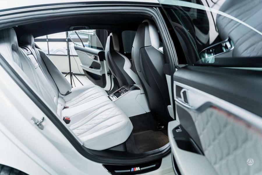 White BMW M8 2022 in Vilnius, with an engine capacity of 4.40 L and mileage of 49 thousand km for 57999 €, photo 32 on AUTOMOTO.COM.LV