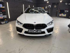 Balts BMW M8 2022 Liepāja, ar dzinēja tilpumu 4.40 L un nobraukumu 72 tūkst. km par 82000 €, foto 3 vietnē AUTOMOTO.COM.LV