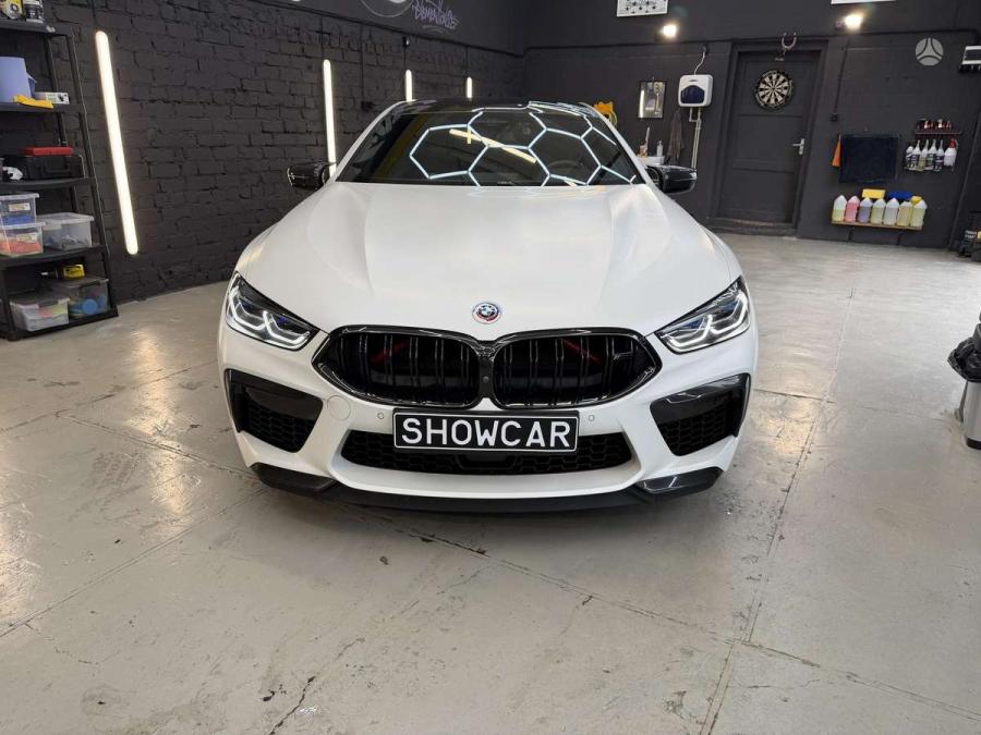 Balts BMW M8 2022 Liepāja, ar dzinēja tilpumu 4.40 L un nobraukumu 72 tūkst. km par 82000 €, foto 3 vietnē AUTOMOTO.COM.LV