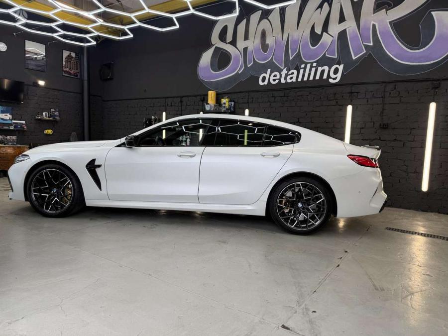 Balts BMW M8 2022 Liepāja, ar dzinēja tilpumu 4.40 L un nobraukumu 72 tūkst. km par 82000 €, foto 5 vietnē AUTOMOTO.COM.LV