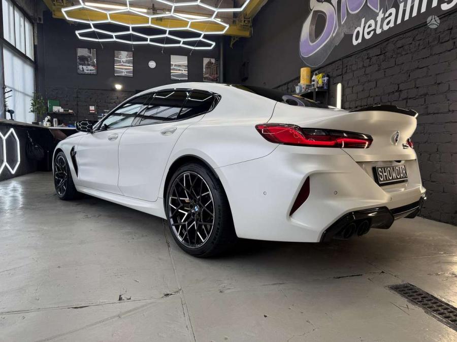 Balts BMW M8 2022 Liepāja, ar dzinēja tilpumu 4.40 L un nobraukumu 72 tūkst. km par 82000 €, foto 6 vietnē AUTOMOTO.COM.LV