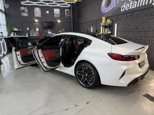 Balts BMW M8 2022 Liepāja, ar dzinēja tilpumu 4.40 L un nobraukumu 72 tūkst. km par 82000 €, foto 8 vietnē AUTOMOTO.COM.LV