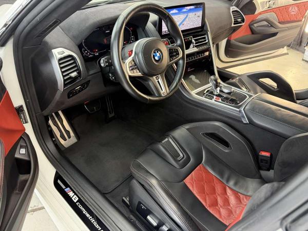 Balts BMW M8 2022 Liepāja, ar dzinēja tilpumu 4.40 L un nobraukumu 72 tūkst. km par 82000 €, foto 9 vietnē AUTOMOTO.COM.LV
