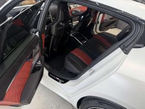 Balts BMW M8 2022 Liepāja, ar dzinēja tilpumu 4.40 L un nobraukumu 72 tūkst. km par 82000 €, foto 11 vietnē AUTOMOTO.COM.LV