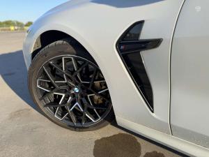 Balts BMW M8 2022 Liepāja, ar dzinēja tilpumu 4.40 L un nobraukumu 72 tūkst. km par 82000 €, foto 13 vietnē AUTOMOTO.COM.LV