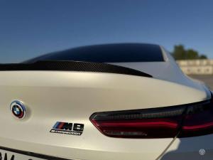Balts BMW M8 2022 Liepāja, ar dzinēja tilpumu 4.40 L un nobraukumu 72 tūkst. km par 82000 €, foto 15 vietnē AUTOMOTO.COM.LV