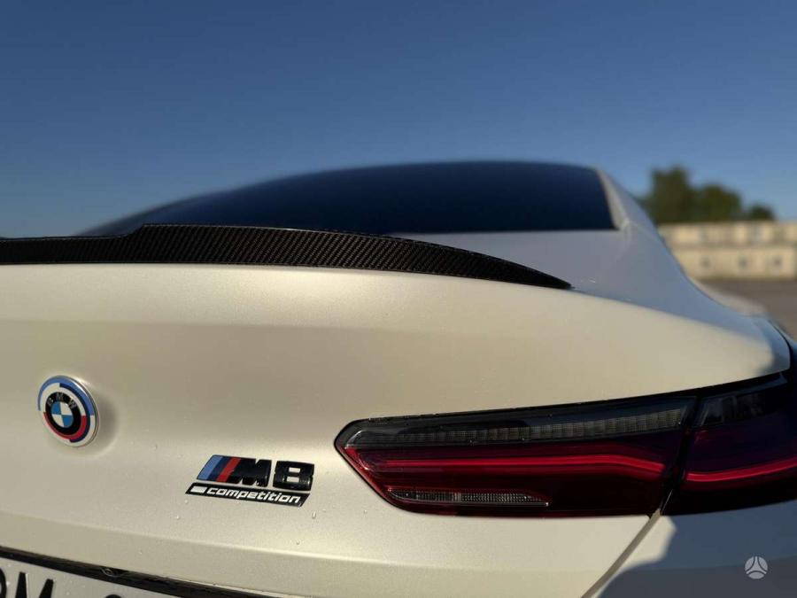 Balts BMW M8 2022 Liepāja, ar dzinēja tilpumu 4.40 L un nobraukumu 72 tūkst. km par 82000 €, foto 15 vietnē AUTOMOTO.COM.LV