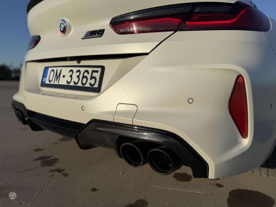 Balts BMW M8 2022 Liepāja, ar dzinēja tilpumu 4.40 L un nobraukumu 72 tūkst. km par 82000 €, foto 16 vietnē AUTOMOTO.COM.LV