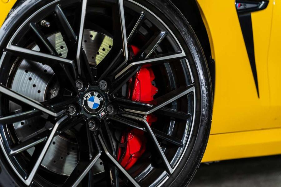 Yellow BMW M8 2022 in Vilnius, with an engine capacity of 4.40 L and mileage of 48 thousand km for 99999 €, photo 16 on AUTOMOTO.COM.LV