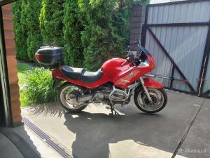 Sarkans BMW R 1100RS 1994 Kauņa, ar dzinēja tilpumu 1.09 L un nobraukumu 105 tūkst. km par 2000 €, foto  vietnē AUTOMOTO.COM.LV