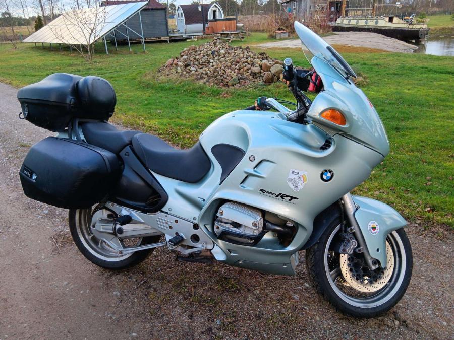 Grey BMW R 1100RT 1998 in Klaipeda, with an engine capacity of 1.10 L and mileage of 80 thousand km for 1999 €, photo 1 on AUTOMOTO.COM.LV