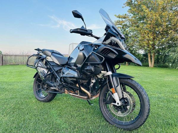 Black BMW R 1200GS ADVENTURE 2016 in Kaunas, with an engine capacity of 1.20 L and mileage of 52 thousand km for 11400 €, photo 2 on AUTOMOTO.COM.LV