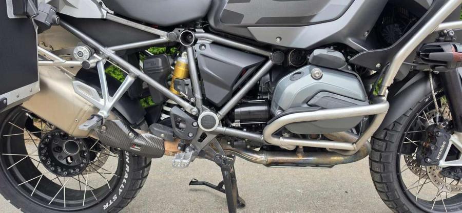 Black BMW R 1200GS ADVENTURE 2016 in Mazeikiai, with an engine capacity of 1.20 L and mileage of 72 thousand km for 12000 €, photo 10 on AUTOMOTO.COM.LV
