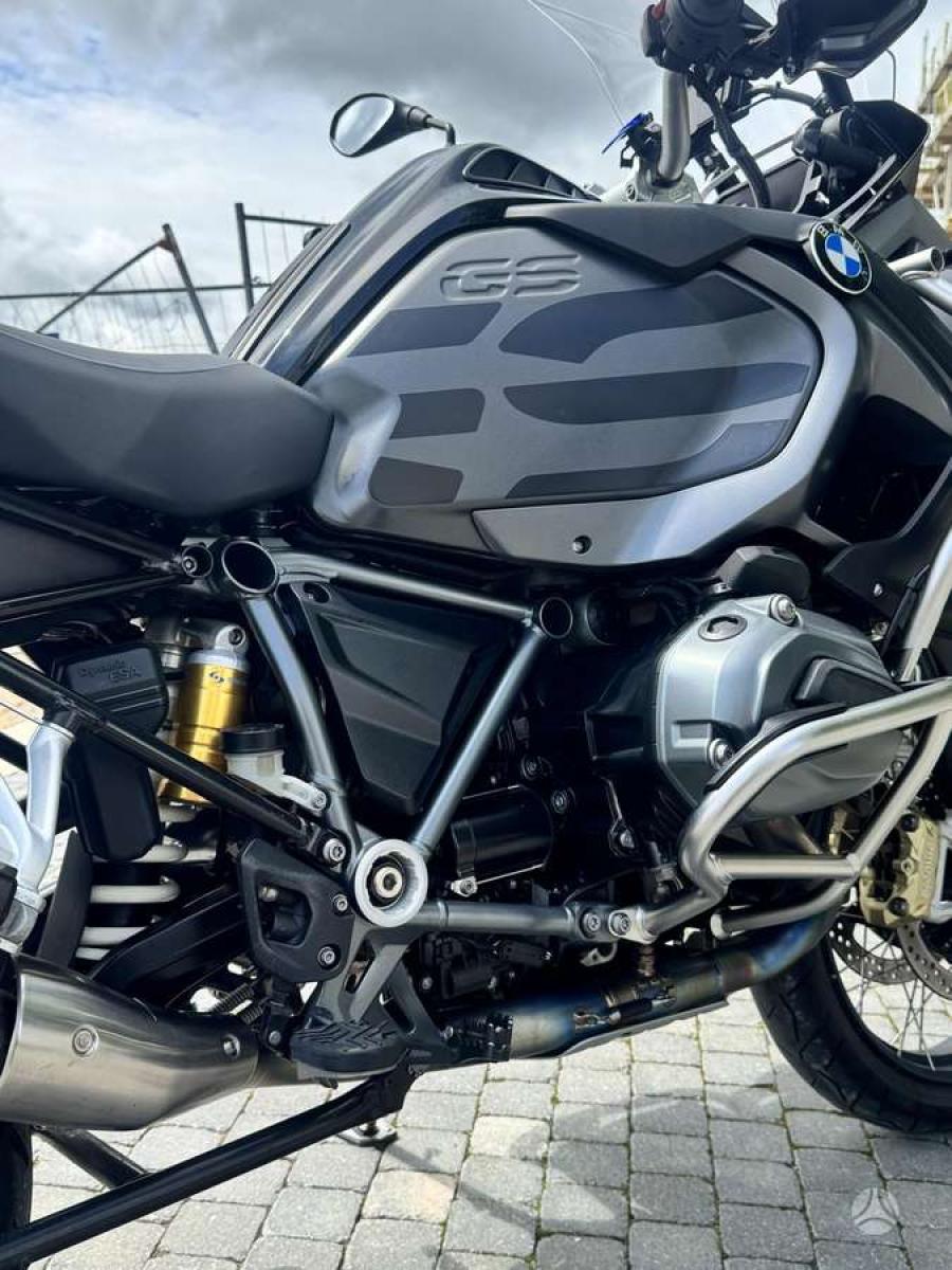 Melns BMW R 1200GS ADVENTURE 2017 Kauņa, ar dzinēja tilpumu 1.20 L un nobraukumu 33 tūkst. km par 9900 €, foto 14 vietnē AUTOMOTO.COM.LV