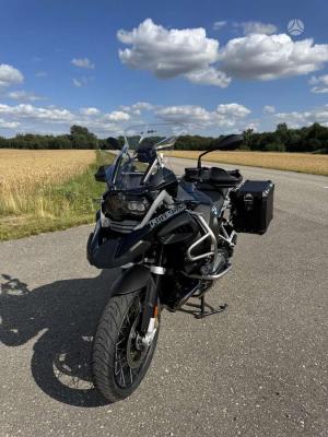 Black BMW R 1200GS ADVENTURE 2018 in Pakruojis, with an engine capacity of 1.17 L and mileage of 47 thousand km for 13500 €, photo 8 on AUTOMOTO.COM.LV