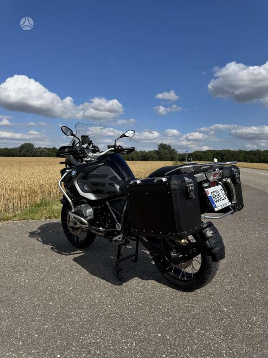 Black BMW R 1200GS ADVENTURE 2018 in Pakruojis, with an engine capacity of 1.17 L and mileage of 47 thousand km for 13500 €, photo 9 on AUTOMOTO.COM.LV