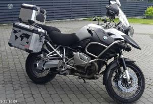 Pelēks BMW R 1200GS ADVENTURE 2008 Viļņa, ar dzinēja tilpumu 1.17 L un nobraukumu 80 tūkst. km par 5600 €, foto  vietnē AUTOMOTO.COM.LV