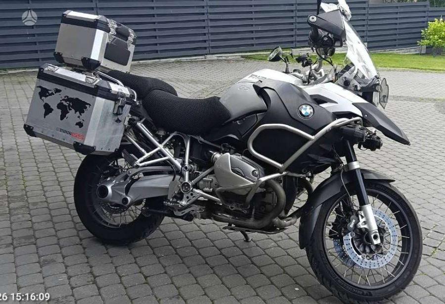 Pelēks BMW R 1200GS ADVENTURE 2008 Viļņa, ar dzinēja tilpumu 1.17 L un nobraukumu 80 tūkst. km par 5600 €, foto 1 vietnē AUTOMOTO.COM.LV
