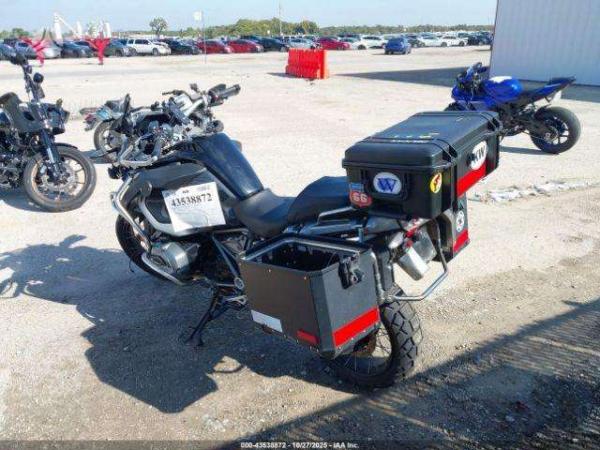 Black BMW R 1200GS 2018 in Klaipeda, with an engine capacity of 1.20 L and mileage of 1 thousand km for 6500 €, photo 3 on AUTOMOTO.COM.LV