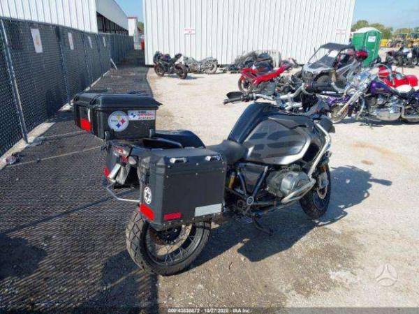 Black BMW R 1200GS 2018 in Klaipeda, with an engine capacity of 1.20 L and mileage of 1 thousand km for 6500 €, photo 4 on AUTOMOTO.COM.LV
