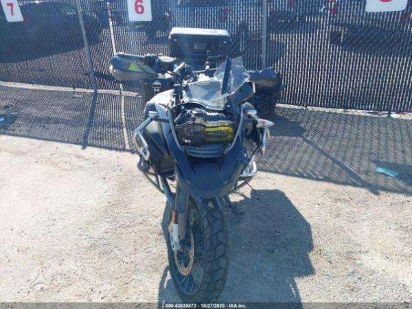 Black BMW R 1200GS 2018 in Klaipeda, with an engine capacity of 1.20 L and mileage of 1 thousand km for 6500 €, photo 5 on AUTOMOTO.COM.LV