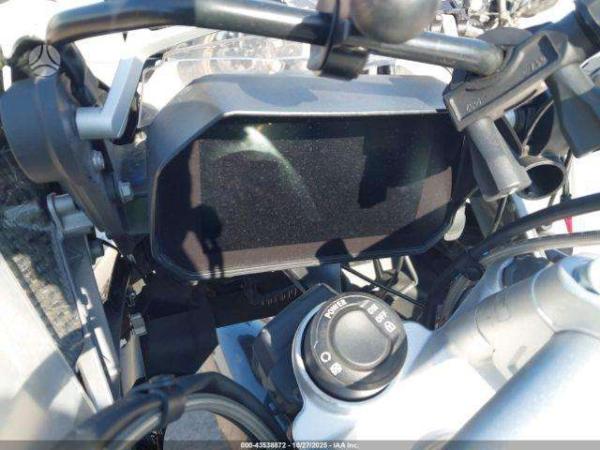 Black BMW R 1200GS 2018 in Klaipeda, with an engine capacity of 1.20 L and mileage of 1 thousand km for 6500 €, photo 7 on AUTOMOTO.COM.LV