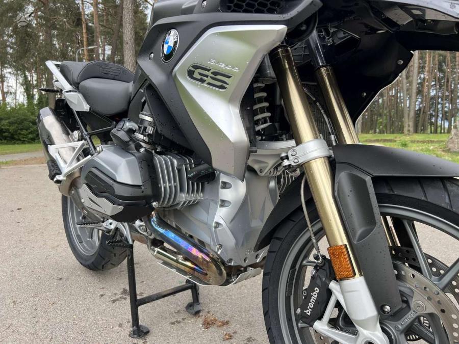 Black BMW R 1200GS 2018 in Vilnius, with an engine capacity of 1.20 L and mileage of 33 thousand km for 13200 €, photo 6 on AUTOMOTO.COM.LV