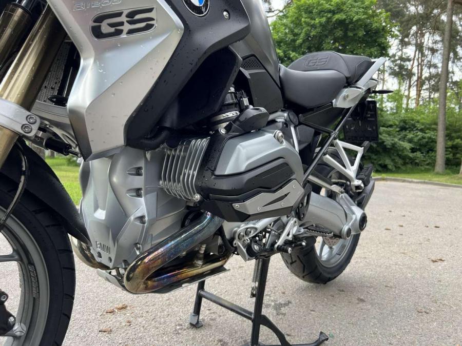 Black BMW R 1200GS 2018 in Vilnius, with an engine capacity of 1.20 L and mileage of 33 thousand km for 13200 €, photo 9 on AUTOMOTO.COM.LV