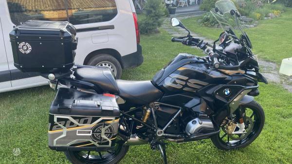 BMW R 1200GS 2018 in Alytus on AUTOMOTO.COM.LV Black BMW R 1200GS 2018 in Alytus, with an engine capacity of 1.20 L and mileage of 25 thousand km for 11800 ā¬, photo 3 on AUTOMOTO.COM.LV