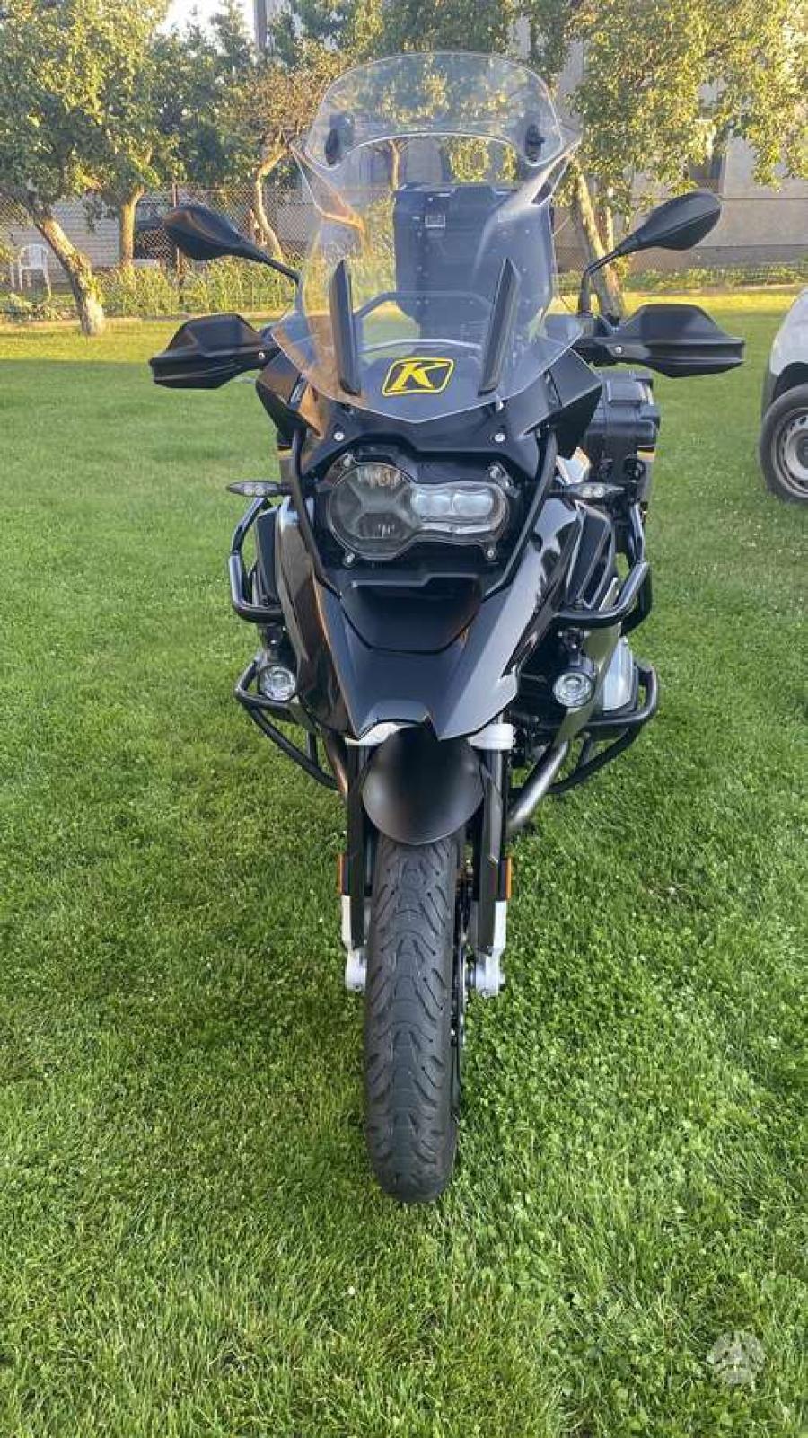 Black BMW R 1200GS 2018 in Alytus, with an engine capacity of 1.20 L and mileage of 25 thousand km for 11800 €, photo 4 on AUTOMOTO.COM.LV