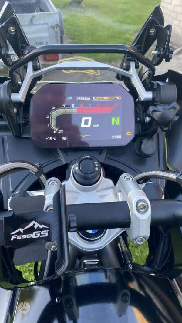 BMW R 1200GS 2018 in Alytus on AUTOMOTO.COM.LV Black BMW R 1200GS 2018 in Alytus, with an engine capacity of 1.20 L and mileage of 25 thousand km for 11800 ā¬, photo 5 on AUTOMOTO.COM.LV