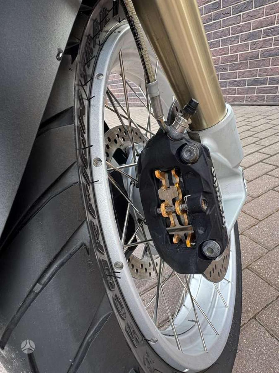 Pelēks BMW R 1200GS 2013 Viļņa, ar dzinēja tilpumu 1.17 L un nobraukumu 61 tūkst. km par 10000 €, foto 30 vietnē AUTOMOTO.COM.LV