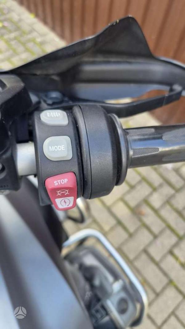BMW R 1200GS 2016 in Kaunas on AUTOMOTO.COM.LV Grey BMW R 1200GS 2016 in Kaunas, with an engine capacity of 1.20 L and mileage of 77 thousand km for 8250 €, photo 7 on AUTOMOTO.COM.LV