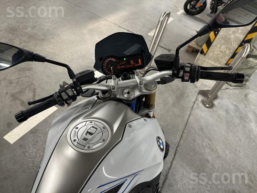 BMW R 1200R 2017 in Riga, with an engine capacity of 1.20 L and mileage of 0 thousand km for 8900 €, photo 4 on AUTOMOTO.COM.LV