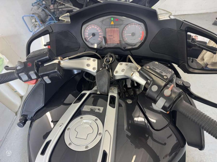 Grey BMW R 1200RT 2006 in Taurage, with an engine capacity of 1.20 L and mileage of 59 thousand km for 3500 €, photo 6 on AUTOMOTO.COM.LV